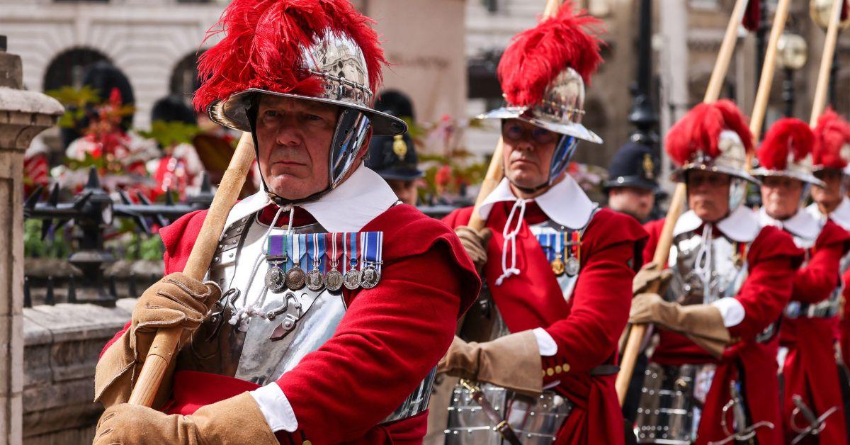 On Royal Duty: The Soldiers & Guards Who Protected Queen Elizabeth ...