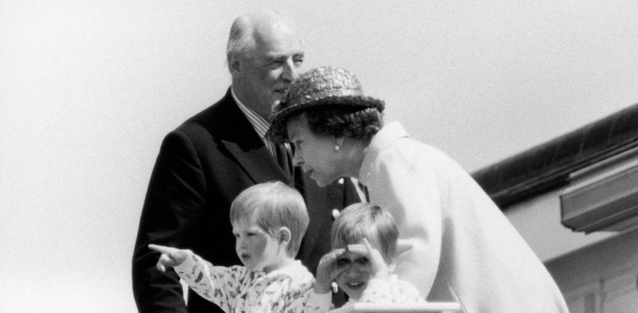 Prince Harry Visits Queen Elizabeth's Gravesite 1 Year After Her Death ...