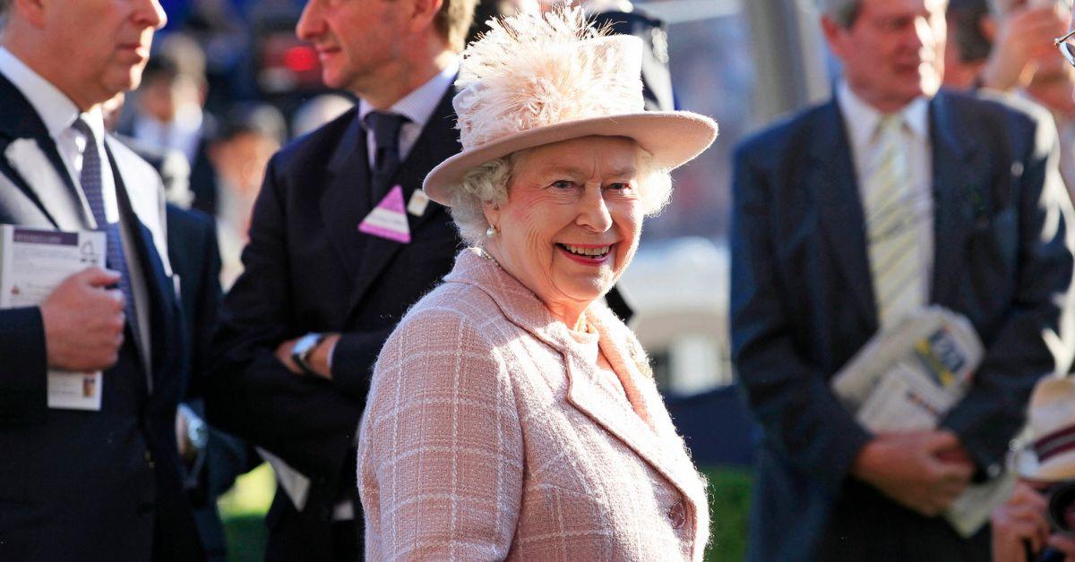 Queen Elizabeth II Didn't Like Prince William Flying With His Family ...