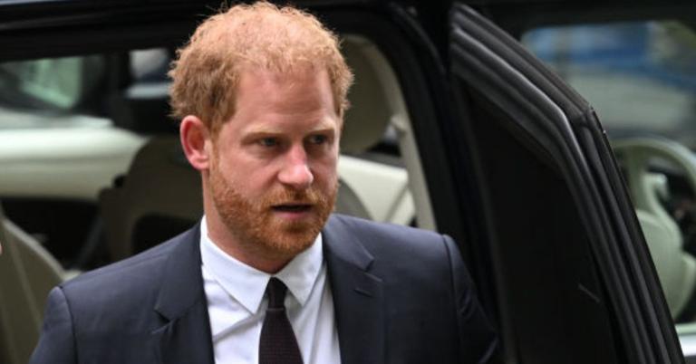 Expert Sounds Alarm After Harry Goes Door-to-Door in London: ‘He Looks ...