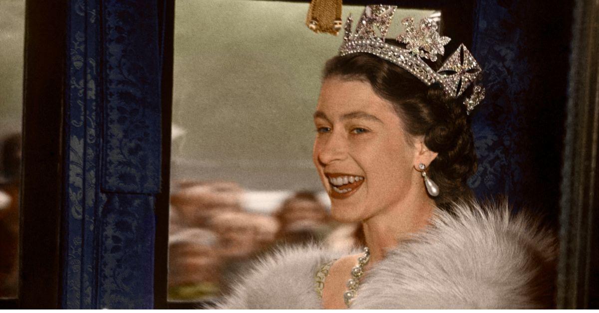 Queen Elizabeth II Needed Mementos From Home And Martini's When Flying ...