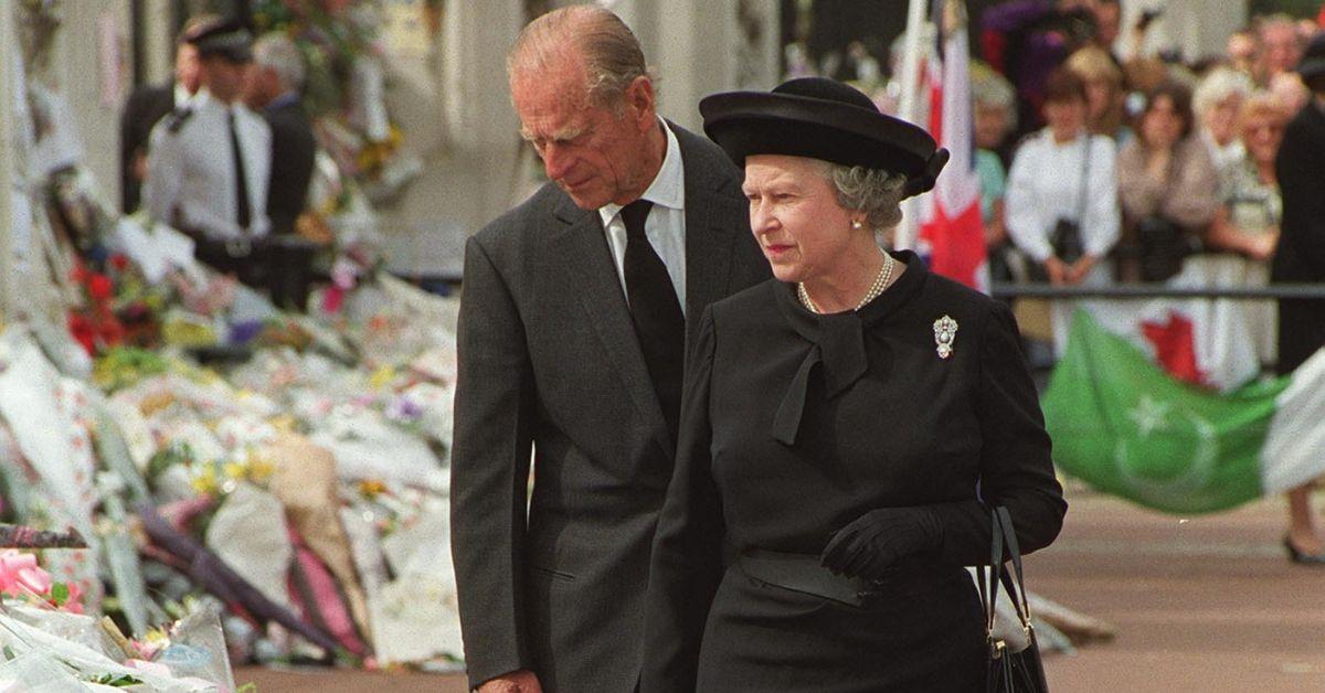 Elizabeth II 'Bowed To Pressure' From Her People To Grieve For Diana ...