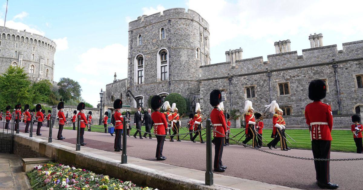 On Royal Duty: The Soldiers & Guards Who Protected Queen Elizabeth ...