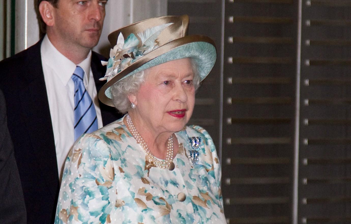 What Did Queen Elizabeth Do Every Day? Inside Her Typical Day - The ...