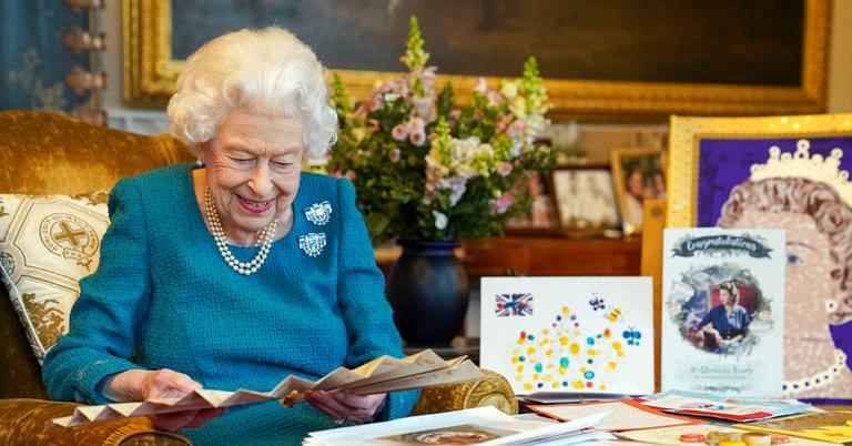 What Did Queen Elizabeth Do Every Day? Inside Her Typical Day - The ...